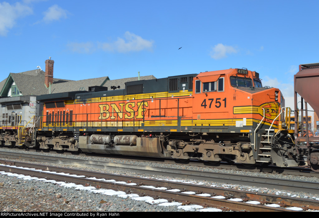 BNSF 4751 3rd Mid Train DPU